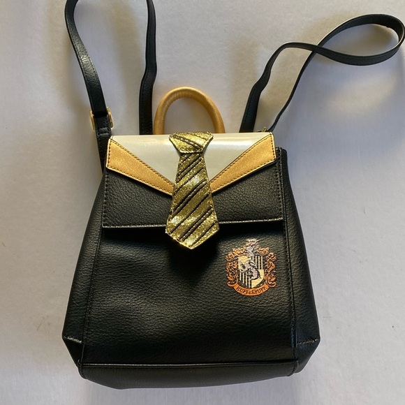 Danielle Nicole | Bags | Danielle Nicole Harry Potter Hufflepuff Mini ...